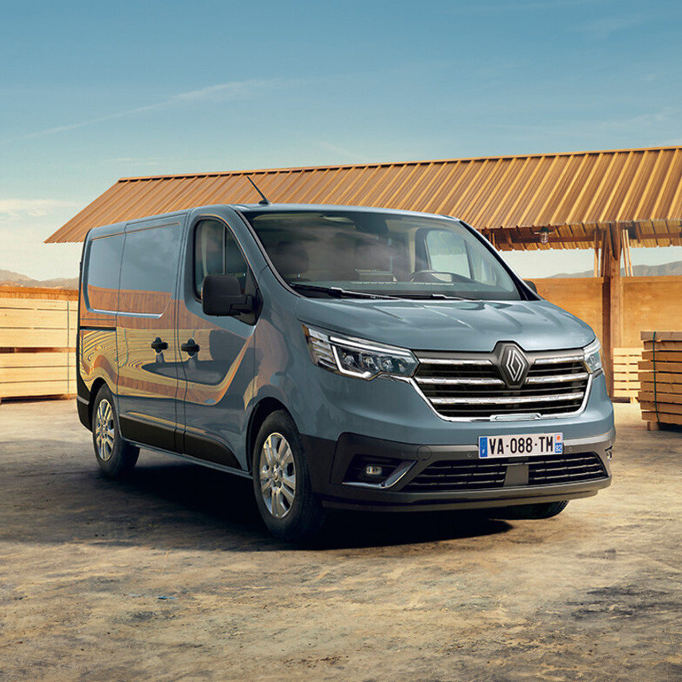 renault trafic interior width